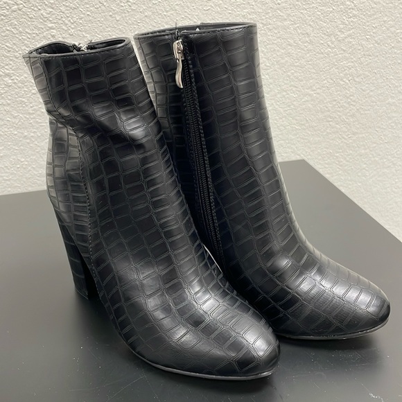 PrettyLittleThing | Shoes | Womens Boots | Poshmark